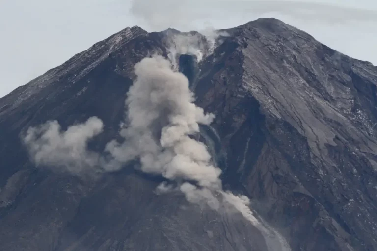 Gunung Semeru Berstatus Awas - Chatnews Indonesia Gunung Semeru Berstatus Awas - Chatnews Indonesia