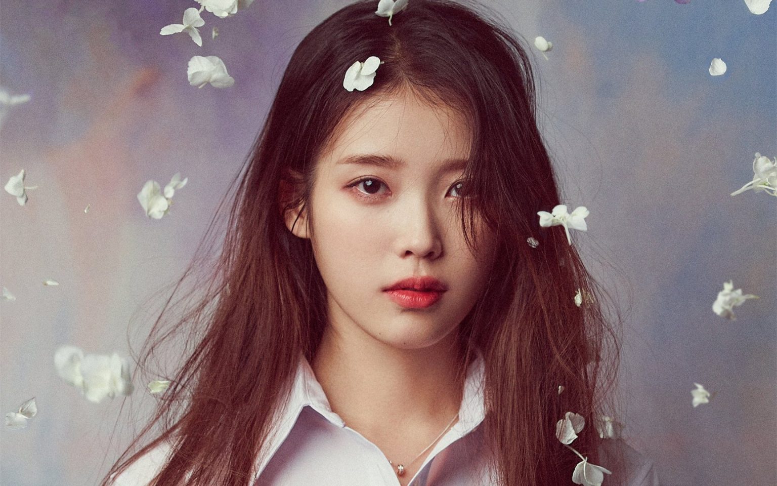 IU Bahagia Memasuki Usia 30 Tahun - Chatnews Indonesia