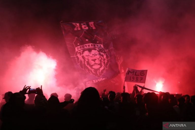 Arema FC Dilarang Jadi Tuan Rumah dan Kena Denda Rp250 Juta - Chatnews ... Arema FC Dilarang Jadi Tuan Rumah dan Kena Denda Rp250 Juta - Chatnews ...